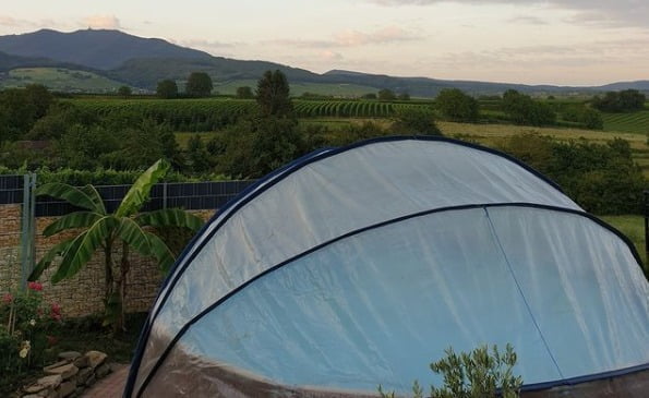 Moet je een zwembad afdekken of niet? | SunnyTent